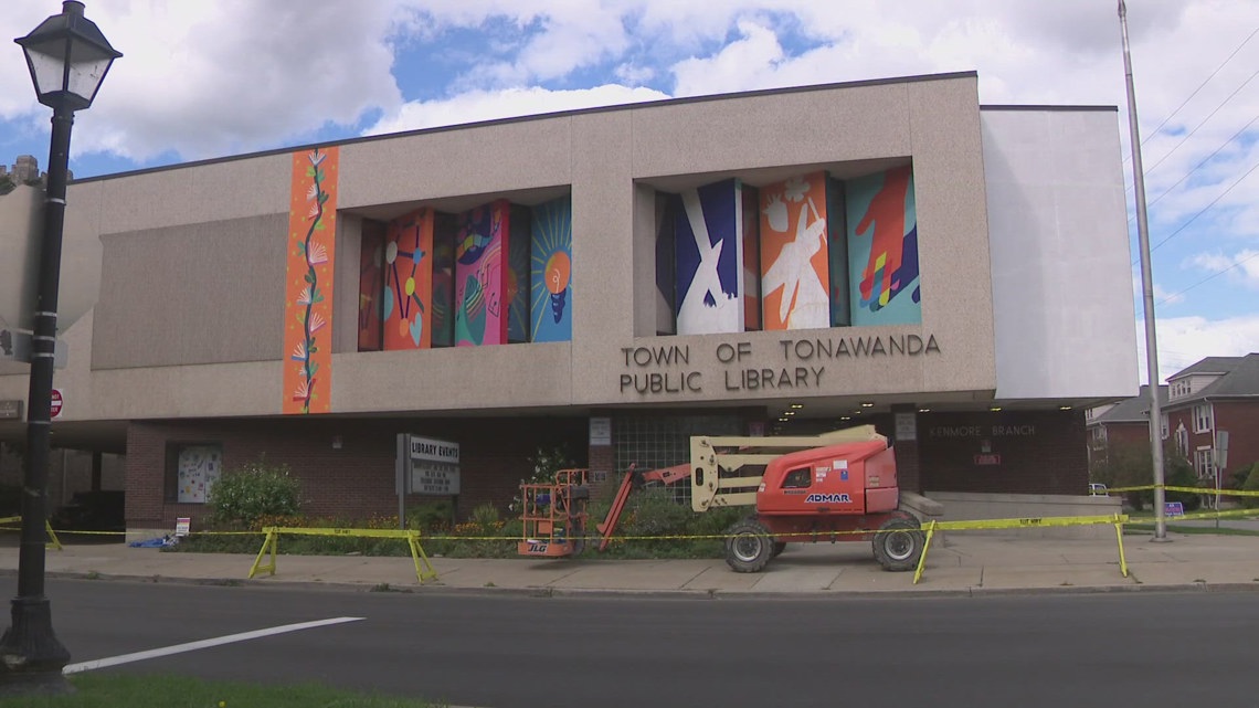 New mural brings color to Kenmore library's exterior | wgrz.com