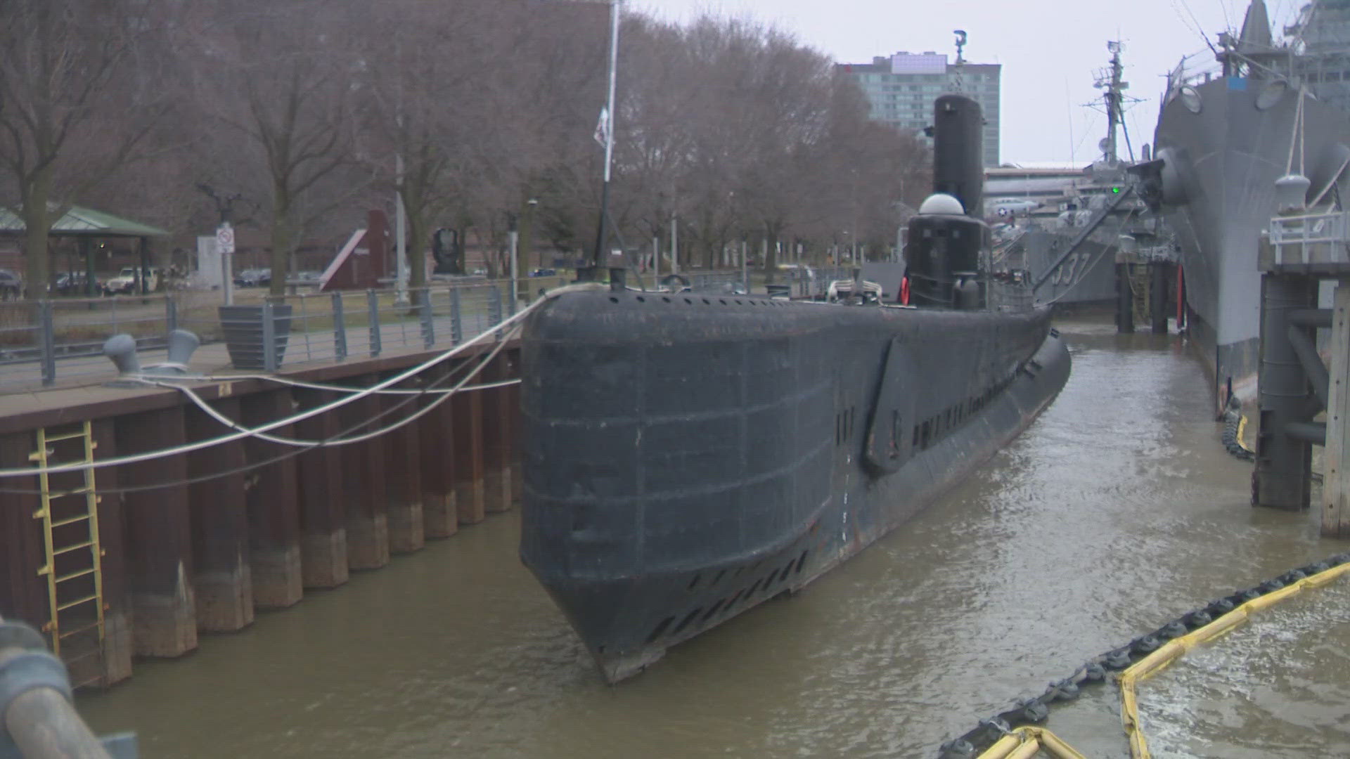 USS Croaker leaking fuel into Buffalo River, Coast Guard and NYS DEC ...
