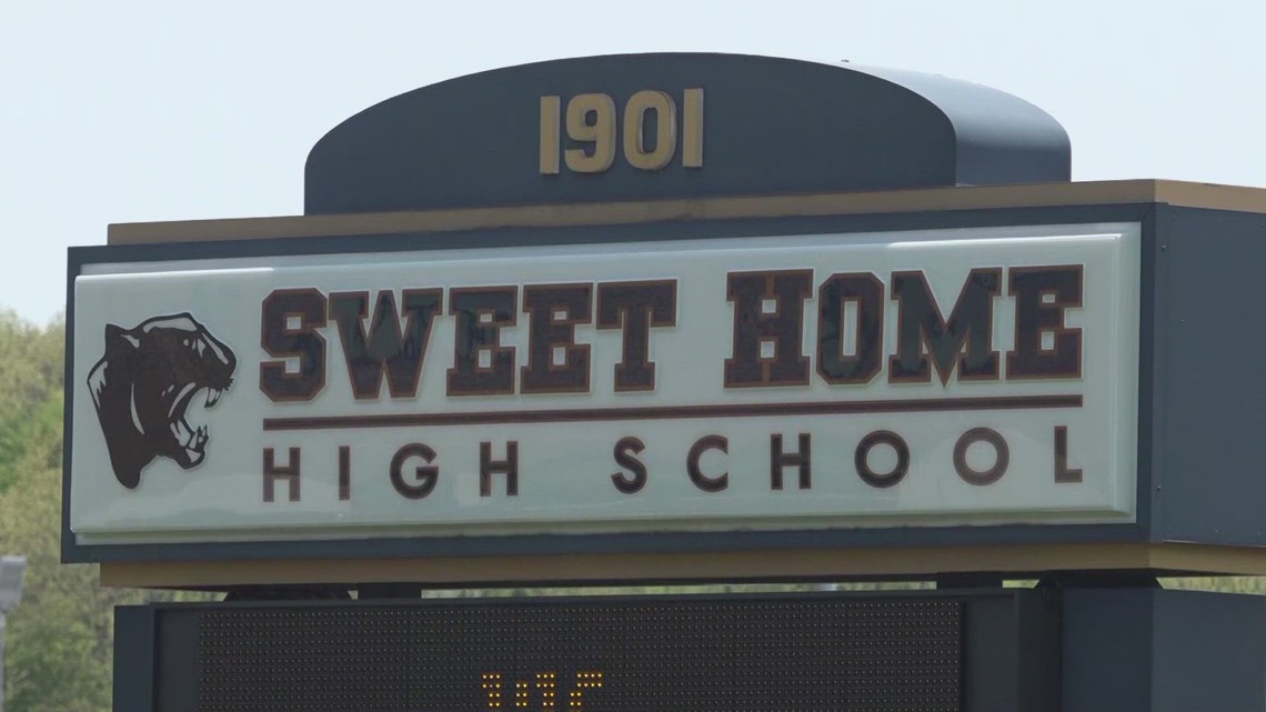 Sweet Home educators declare 'no confidence' in leaders | wgrz.com