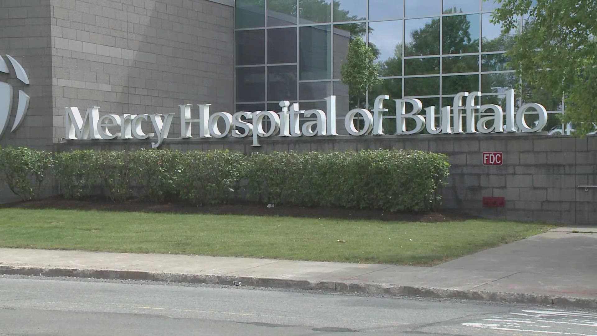 Buffalo Mercy Hospital briefly locked down after man arrives with ...