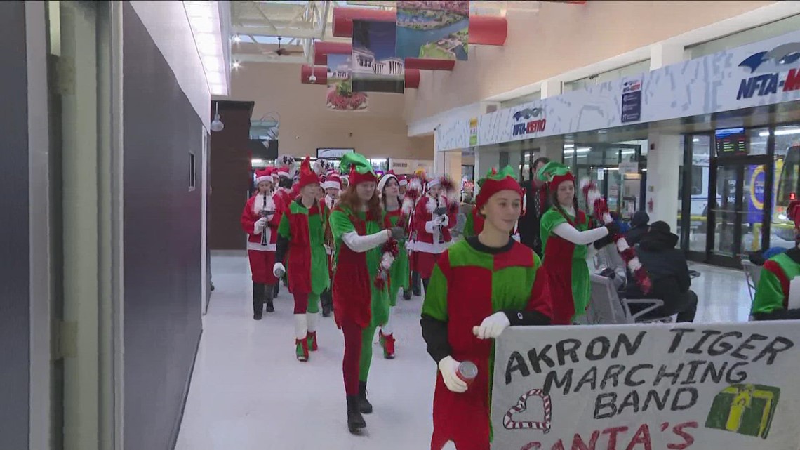 Marching band of Santas | wgrz.com