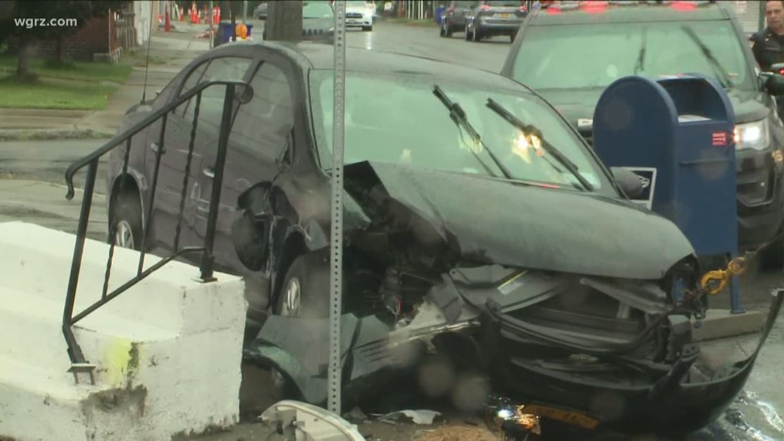 Police Chase Ends In Crash In South Buffalo | wgrz.com
