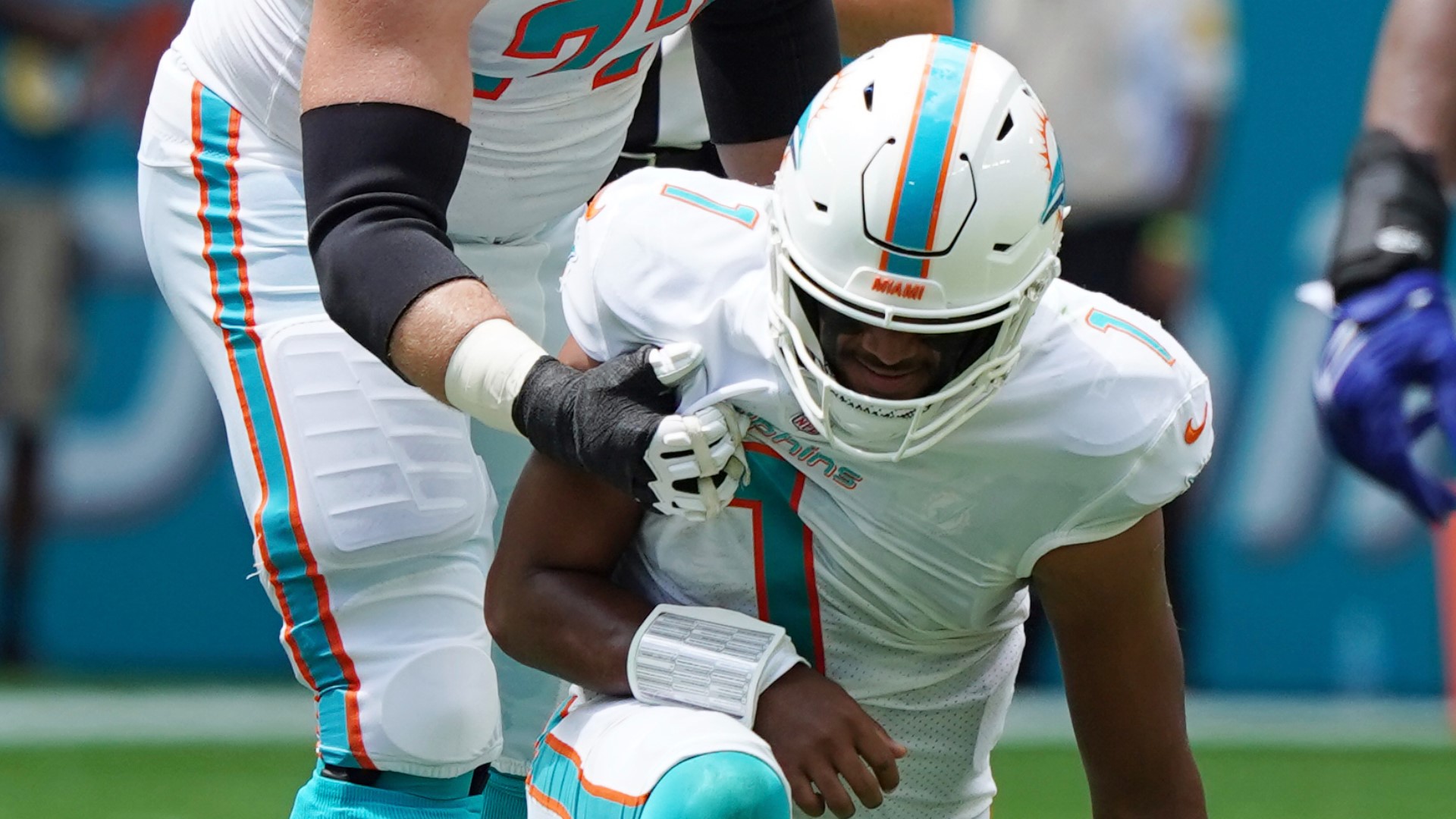 Bills knock Tua from game in Miami | wgrz.com