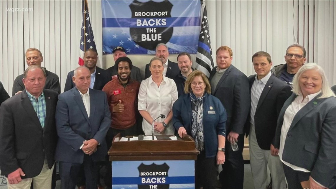 Back the Blue rally held to protest SUNY Brockport event | wgrz.com