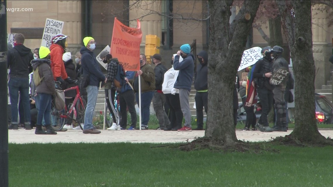 Niagara Square protest calls attention to police shooting deaths | wgrz.com