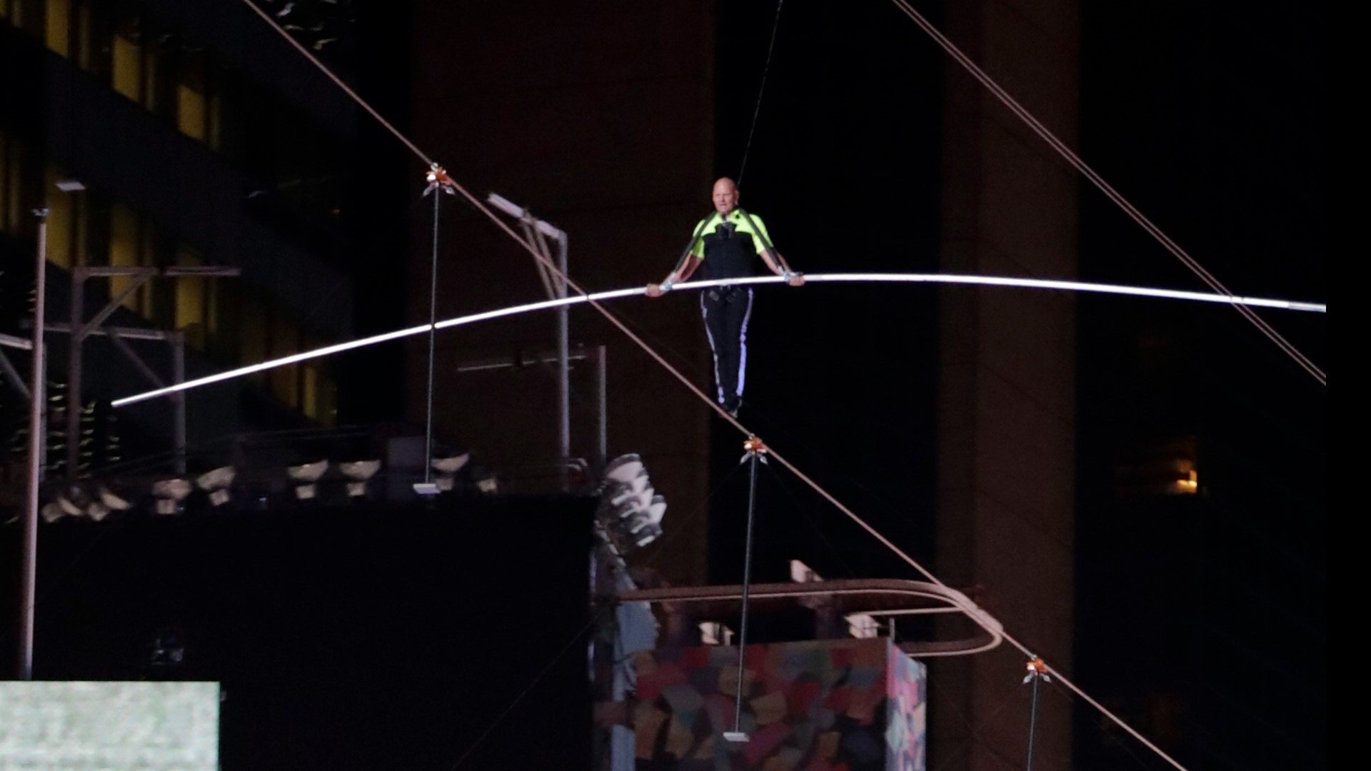 Nik Wallenda says he 'freaked' when pole slipped during high wire walk ...