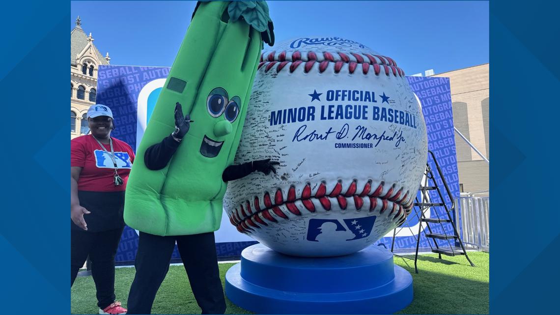 World's Most Autographed Baseball sets Guinness World Record | wgrz.com