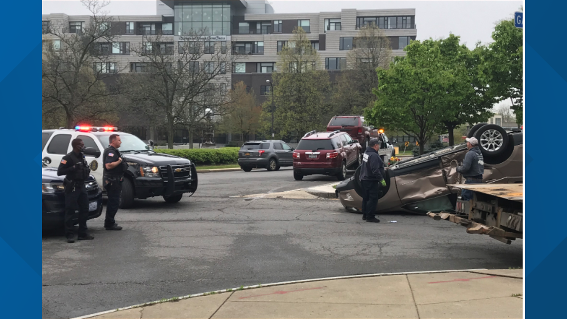 Buffalo Police investigate rollover accident in Gates Circle | wgrz.com