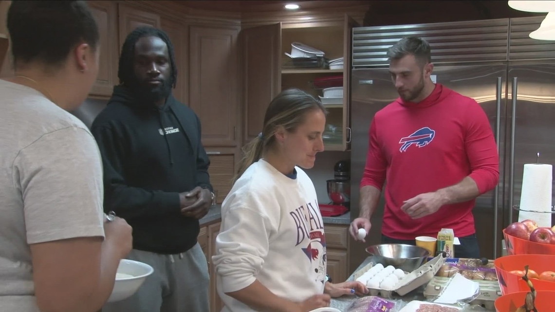 Buffalo Bills Casey Toohill cooks dinner for guests of the Ronald ...