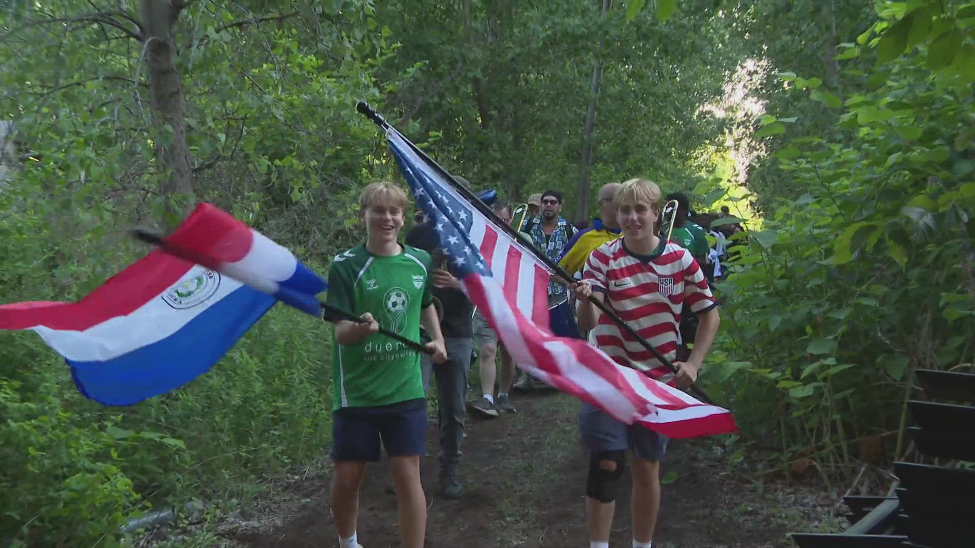 Buffalonians cheer on Team USA men's soccer team from Silo City | wgrz.com