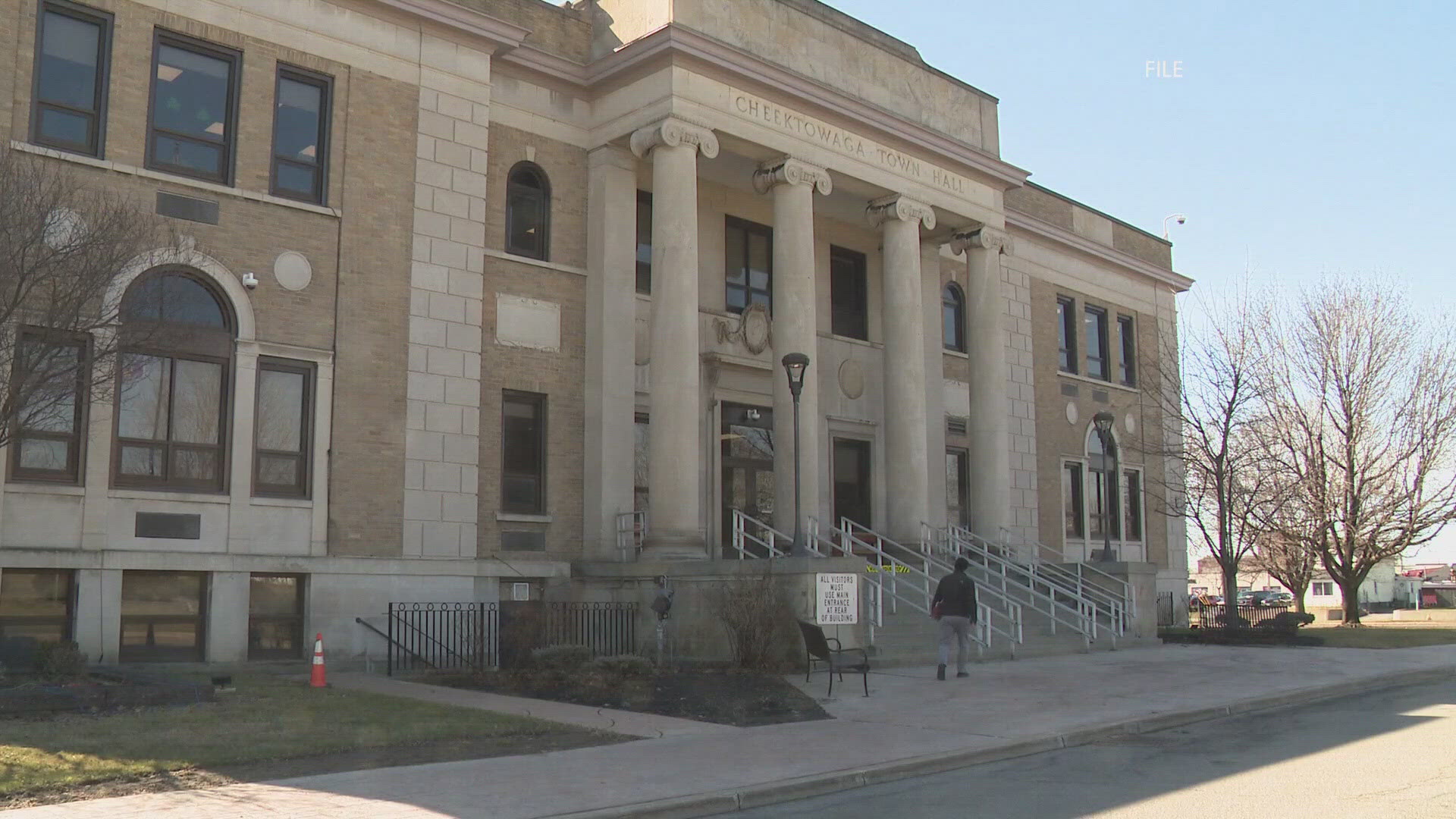 Cheektowaga Police respond to protestors | wgrz.com