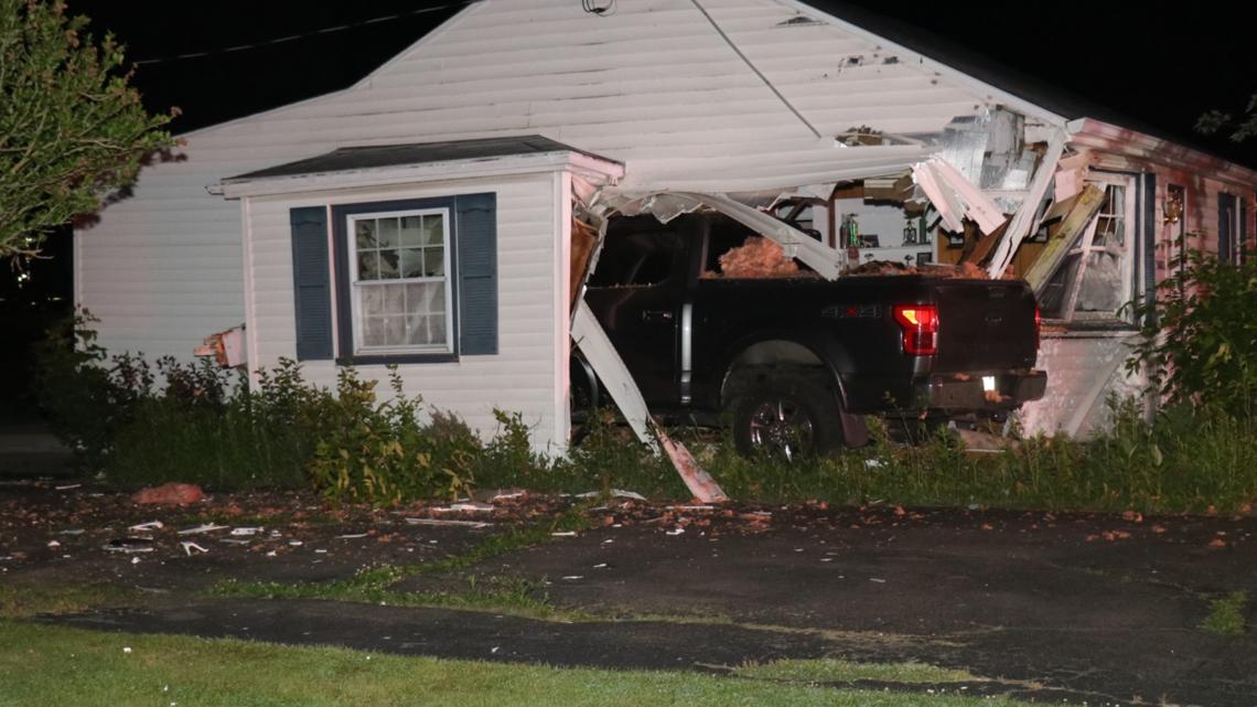 Pickup truck crashes into home in Niagara County | wgrz.com