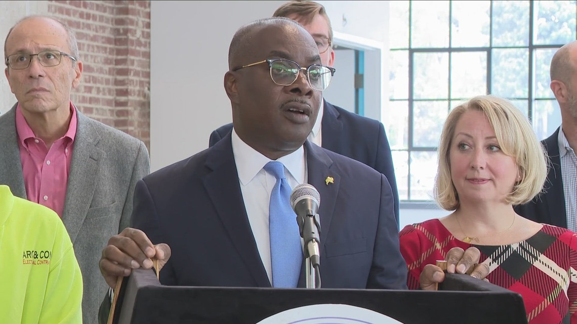 Mayor Byron Brown makes 'farewell tour,' highlighting some of his ...