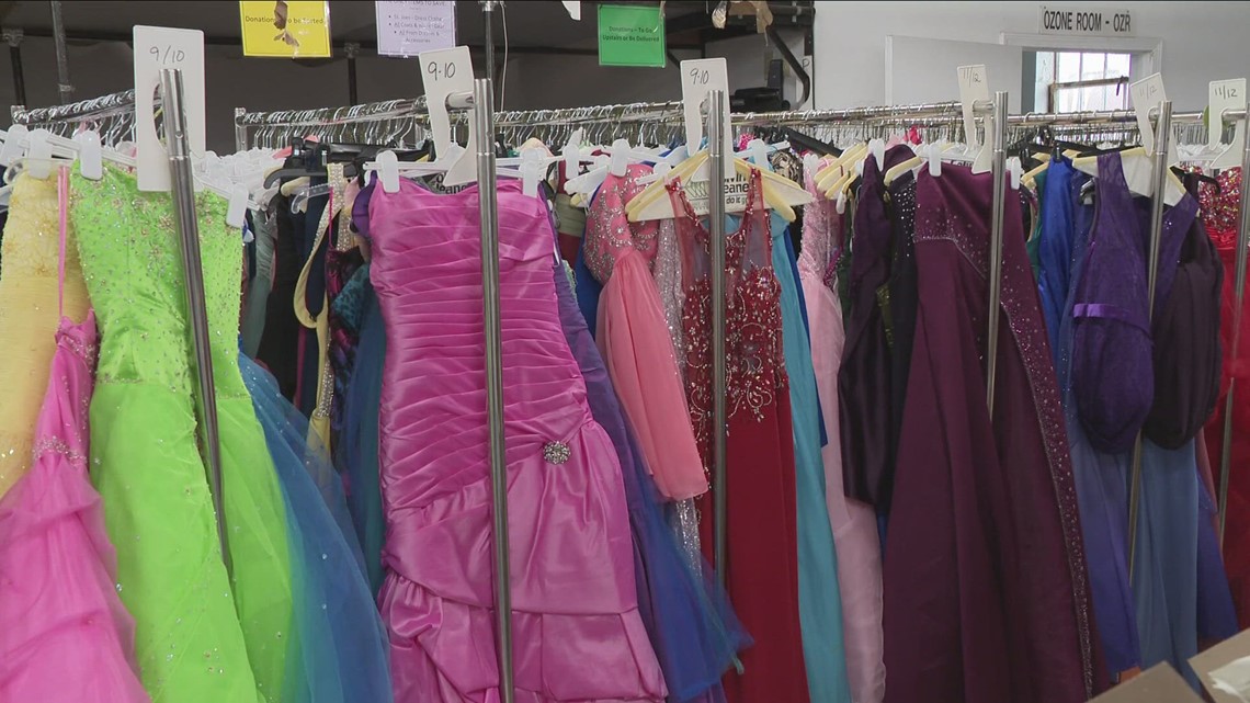 Gowns for Prom program at Buffalo Convention Center | wgrz.com