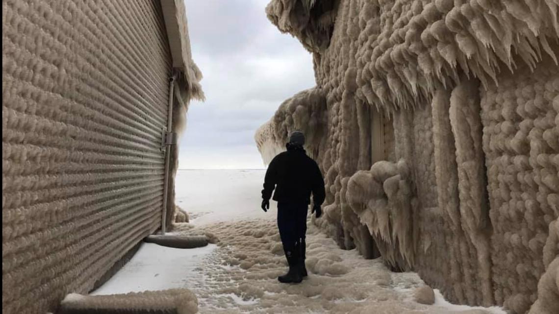 Lake Erie creates ice houses near Buffalo | wgrz.com