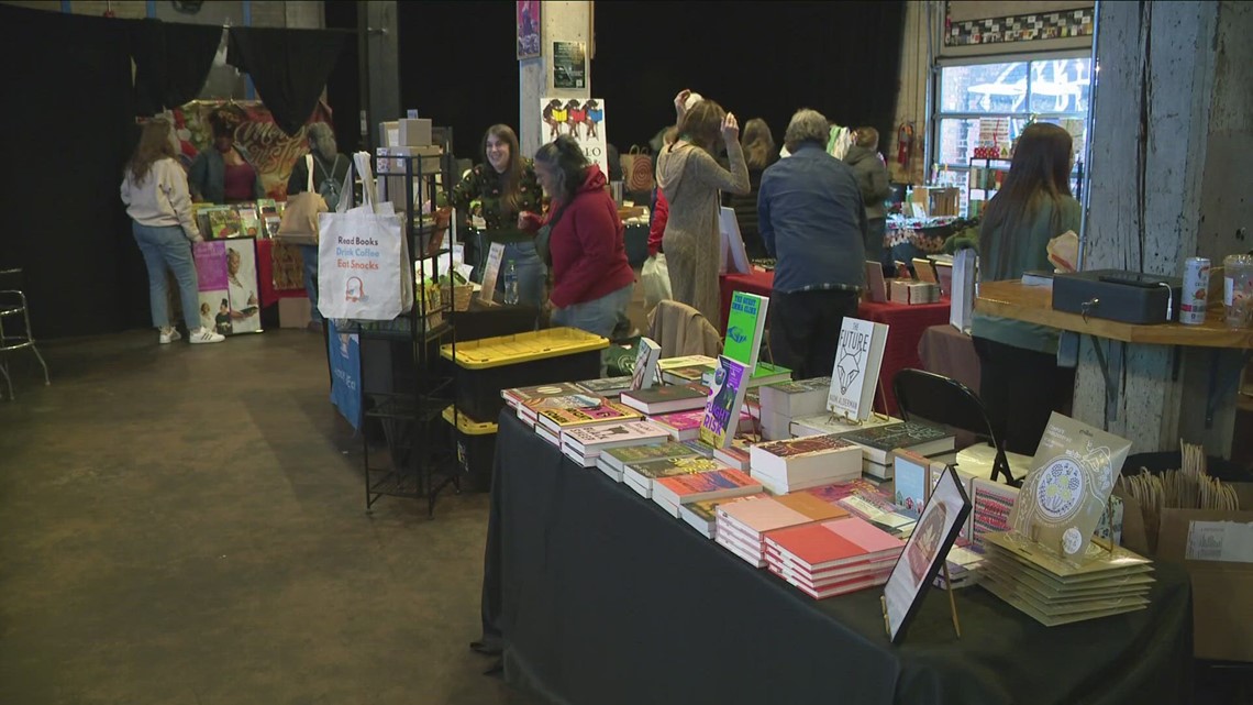 Annual holiday book fair attracts seasonal shoppers | wgrz.com