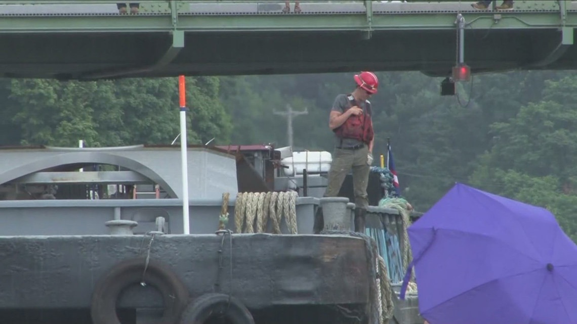 Ralph C. Wilson park Bridge Arrives in Albion | wgrz.com
