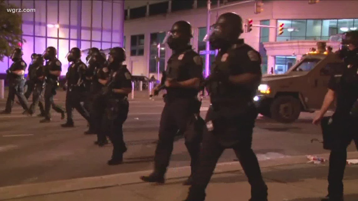 Few arrested protesters being prosecuted in Buffalo | wgrz.com