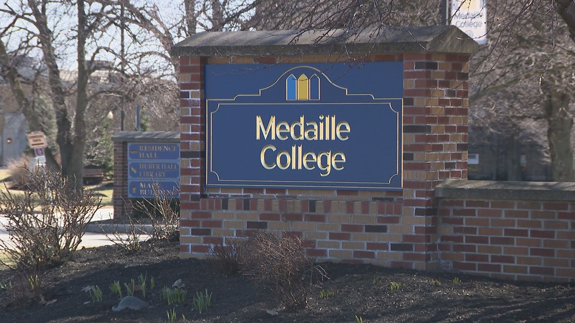 Medaille College reveals scholarship for parents of graduates | wgrz.com