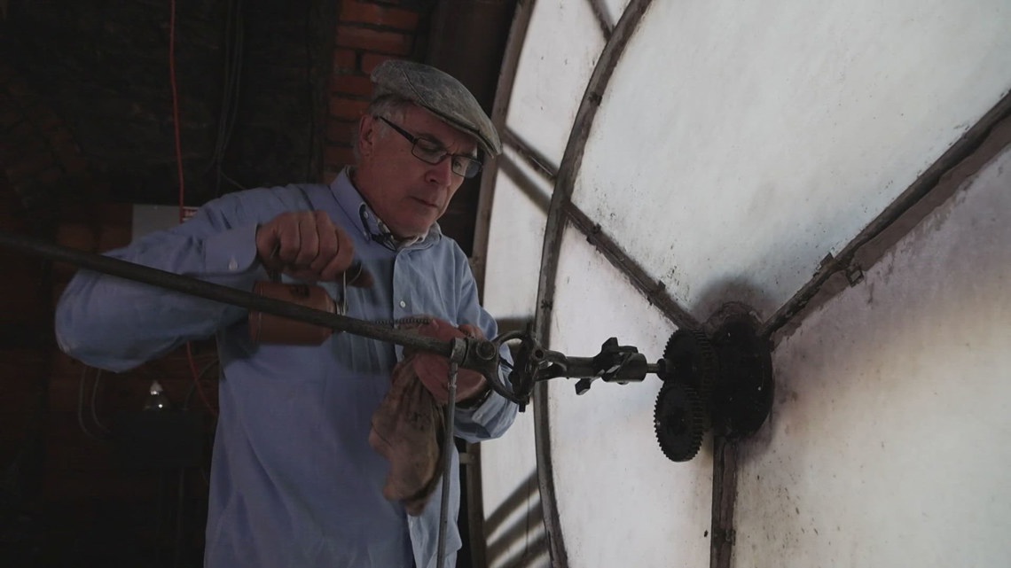 Historic Buffalo church clock reset by hand for daylight saving time ...