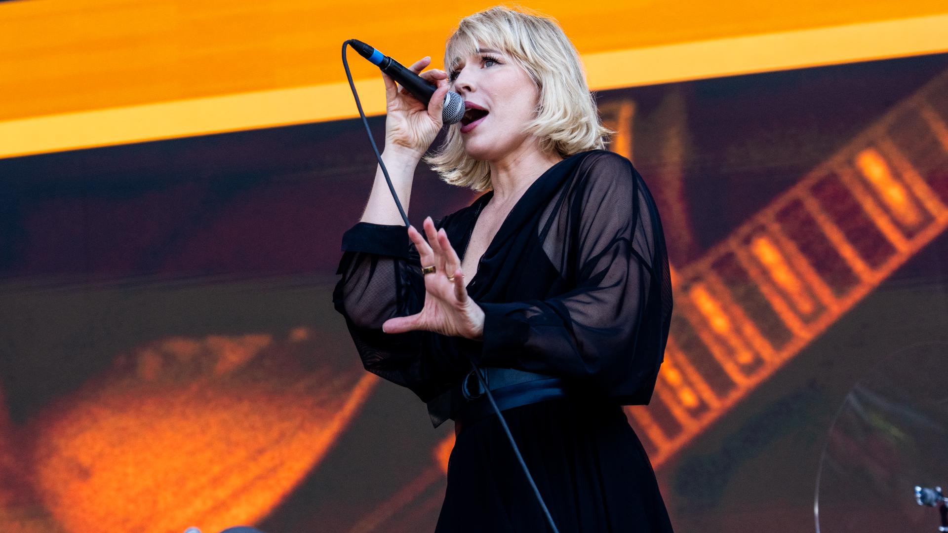 Grammy-nominated singer to perform at halftime of Bills-Patriots game ...