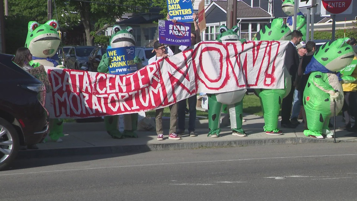 Data center protesters target Hochul fundraiser | wgrz.com