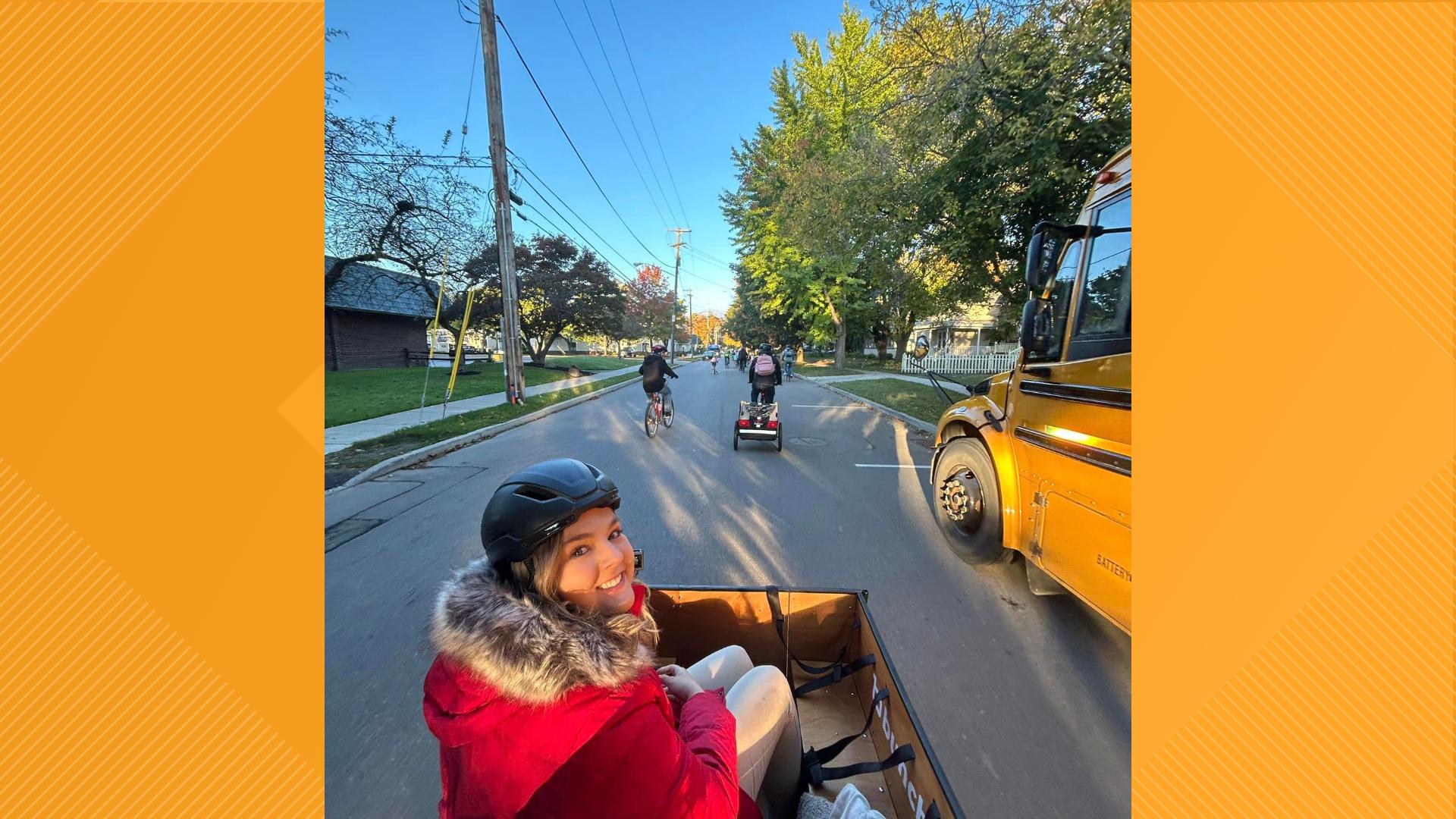 East Aurora Bike Bus makes going to school fun | wgrz.com