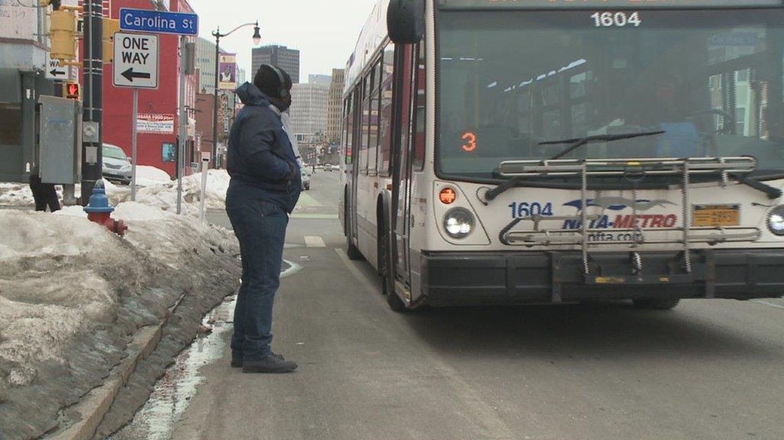 Clearing snow-covered sidewalks at bus stops still a problem | wgrz.com