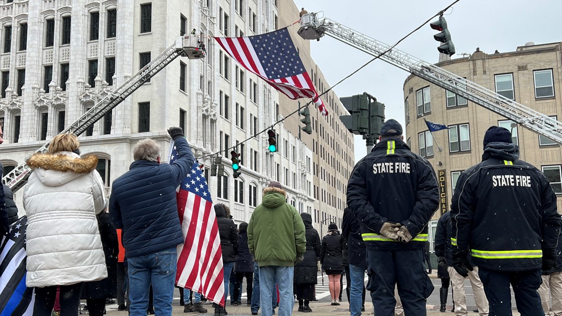 Firefighters pay tribute to fallen brother in uniform | wgrz.com