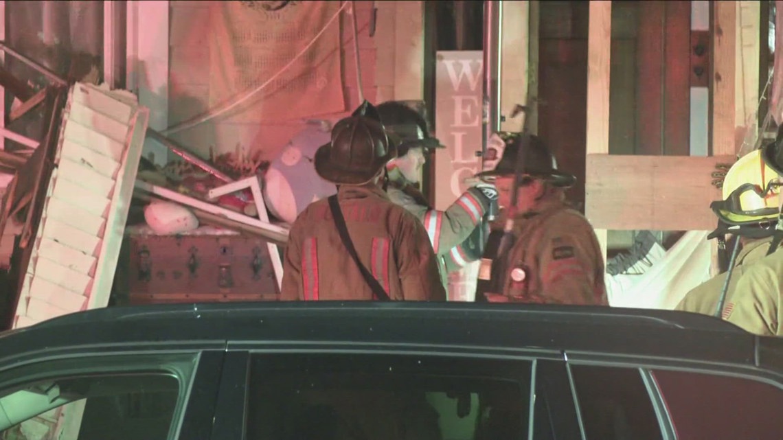 Buffalo car crash on Abbott Road early Tuesday | wgrz.com