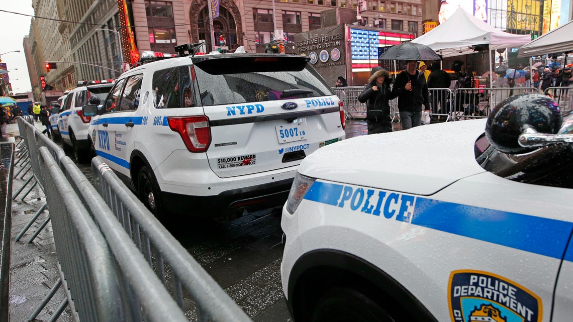 NYPD officer cites 'courtesy cards,' used by friends and family of cops ...