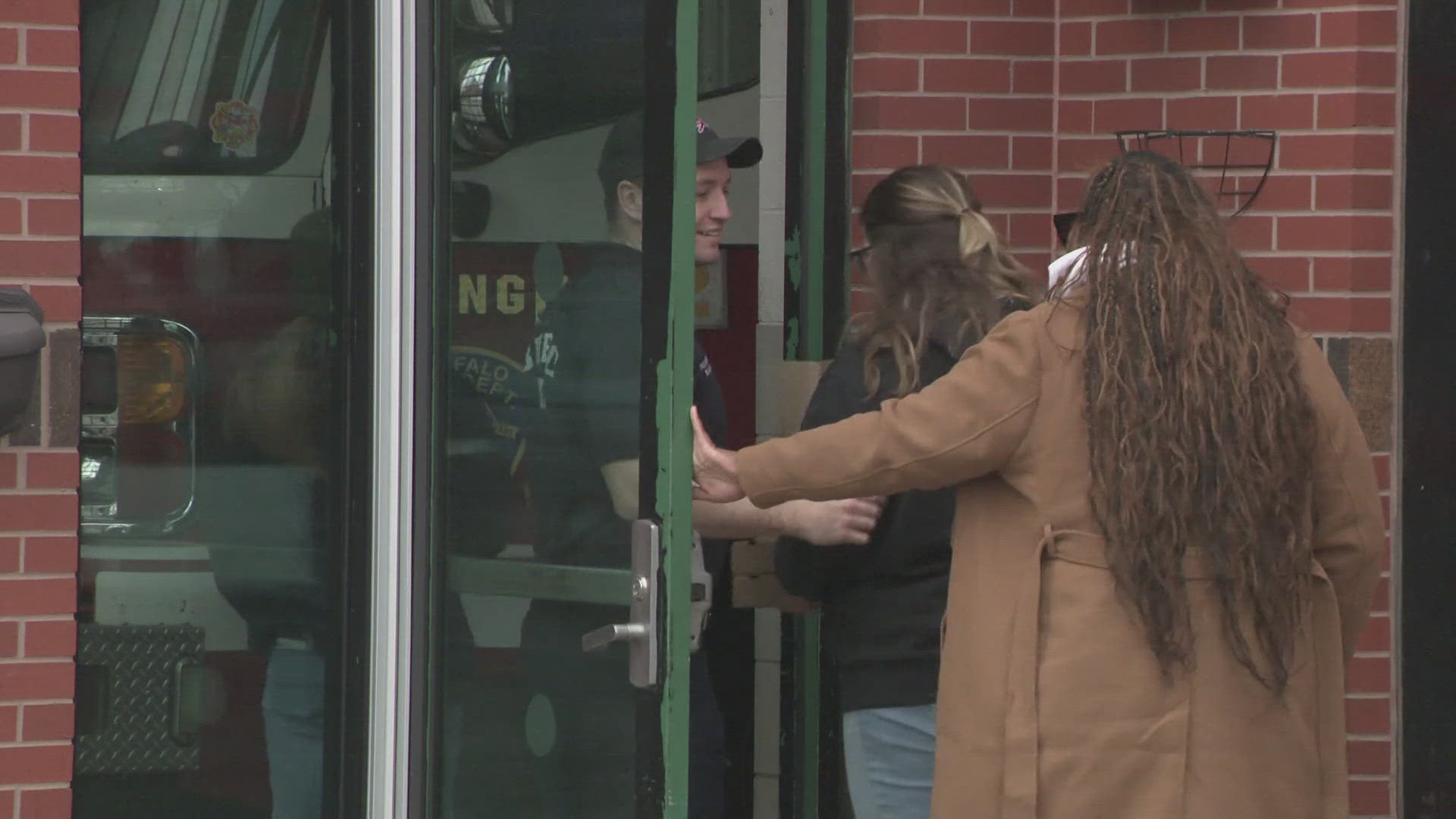 Jason Arno remembered by volunteers delivering pizza in his honor ...
