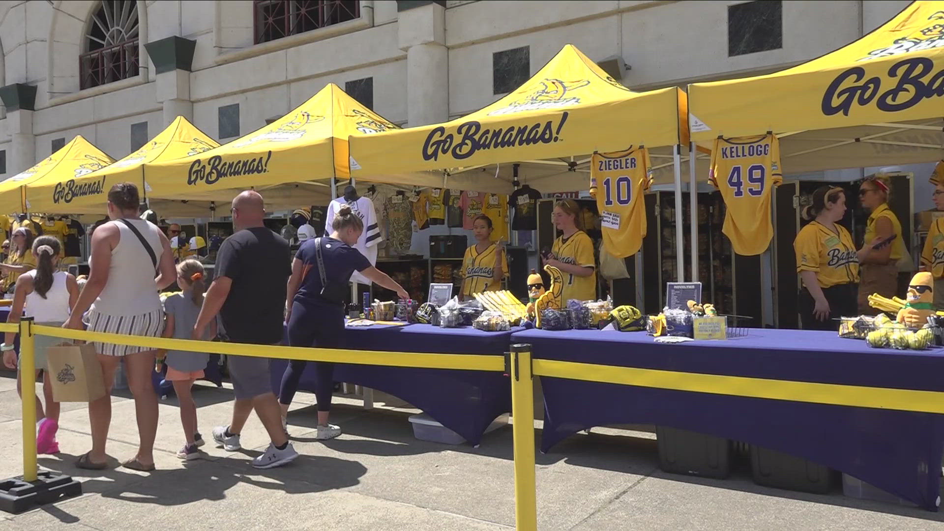 The Savannah Bananas take the field at 7pm at Sahlen field | wgrz.com