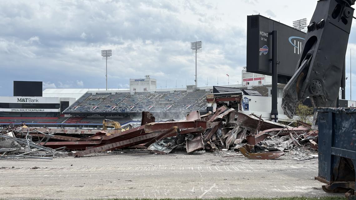 Old Highmark Stadium demolition begins in earnest | wgrz.com