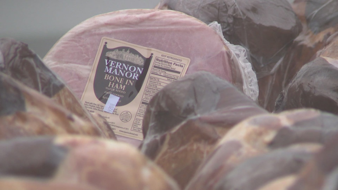 Buffalo leaders host holiday ham drive | wgrz.com