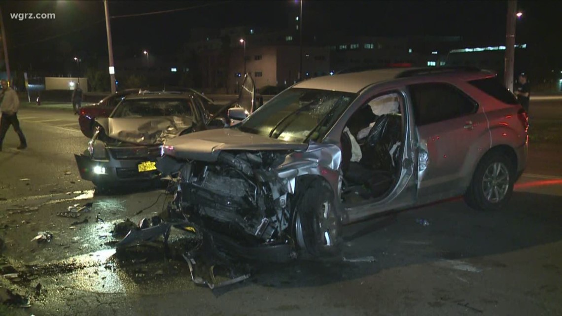 Five vehicles involved in car accident on Bailey Avenue in Buffalo ...
