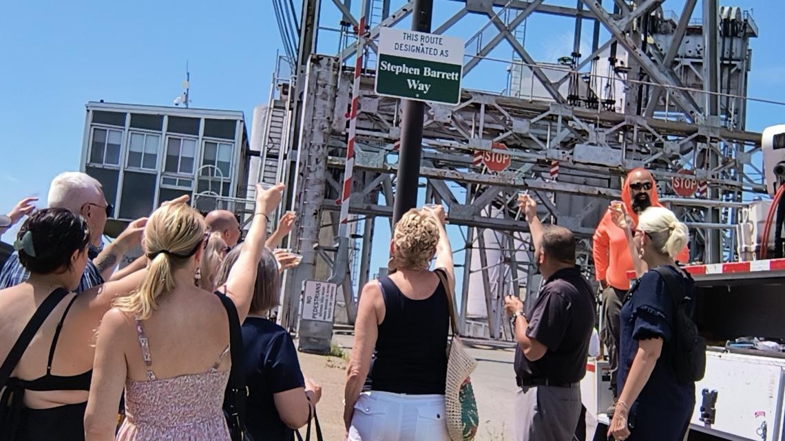 Stephen Barret honored on Michigan Avenue Bridge | wgrz.com