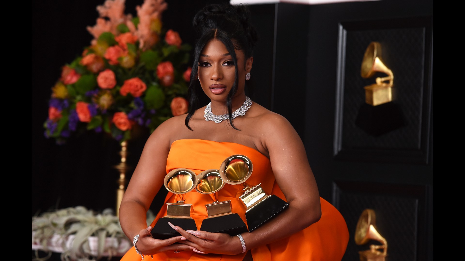 Hot Girl Summer: Megan Thee Stallion visits Niagara Falls | wgrz.com