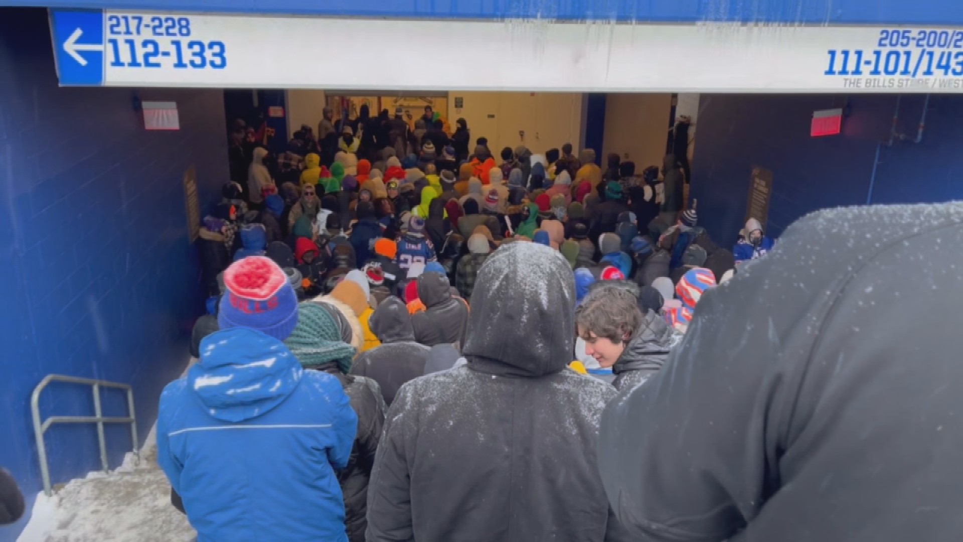 Buffalo Bills fans out snow shoveling again | wgrz.com