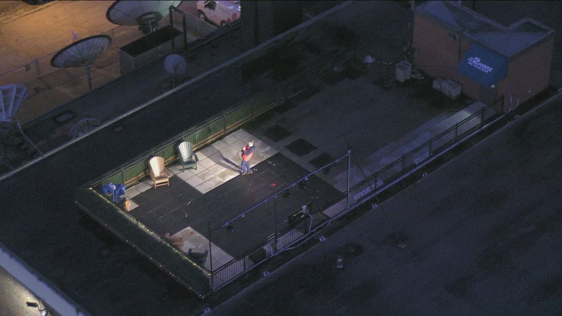 Patrick Hammer rocks out on the roof | wgrz.com