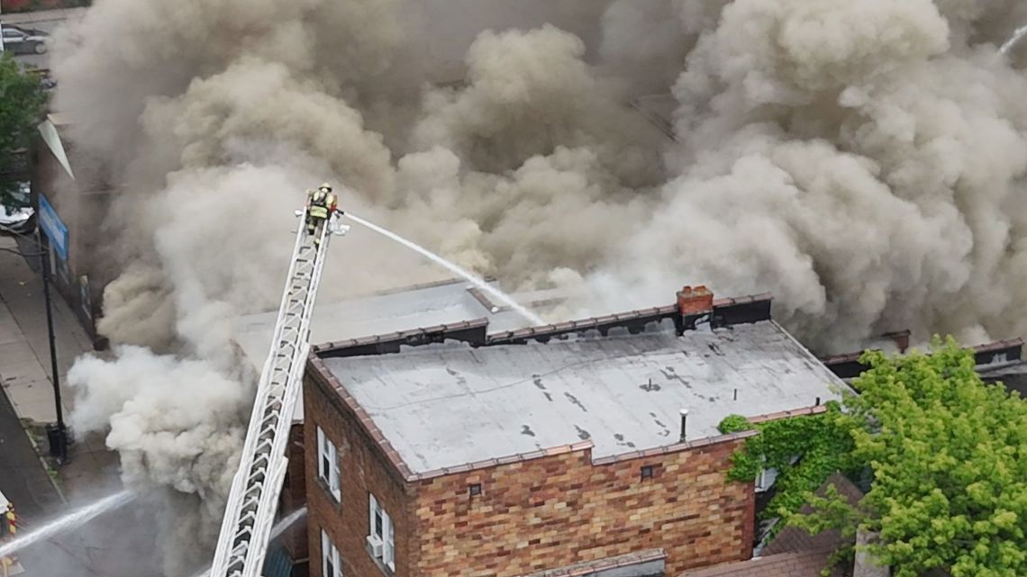 Firefighters rescue 2 women from Niagara Falls fire | wgrz.com