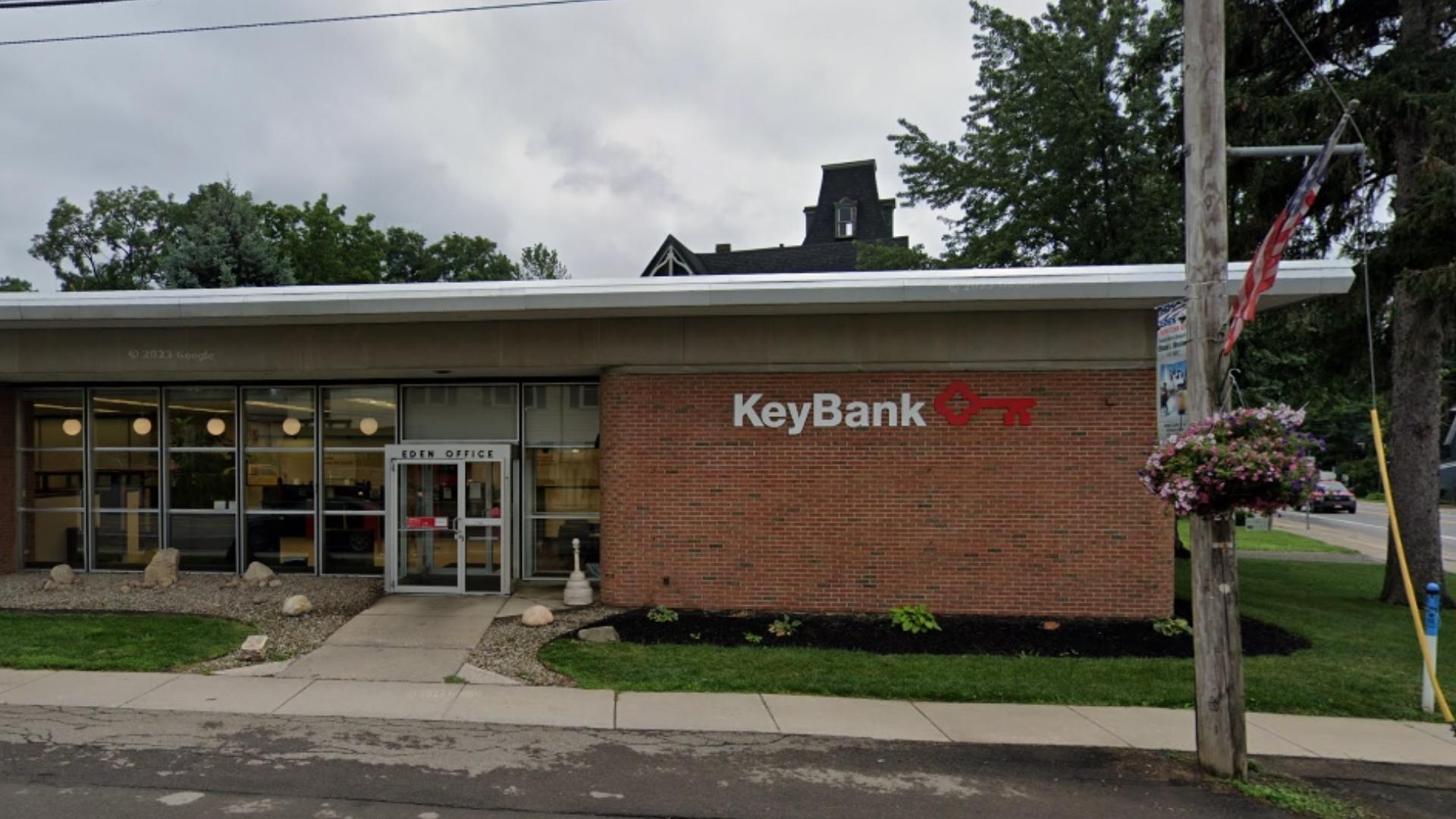 Ceiling collapse forces temporary closure of KeyBank in Eden | wgrz.com