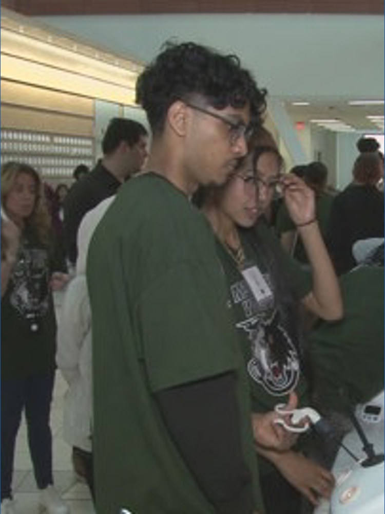 'Passport to Reading' program awarding golden library cards to ...