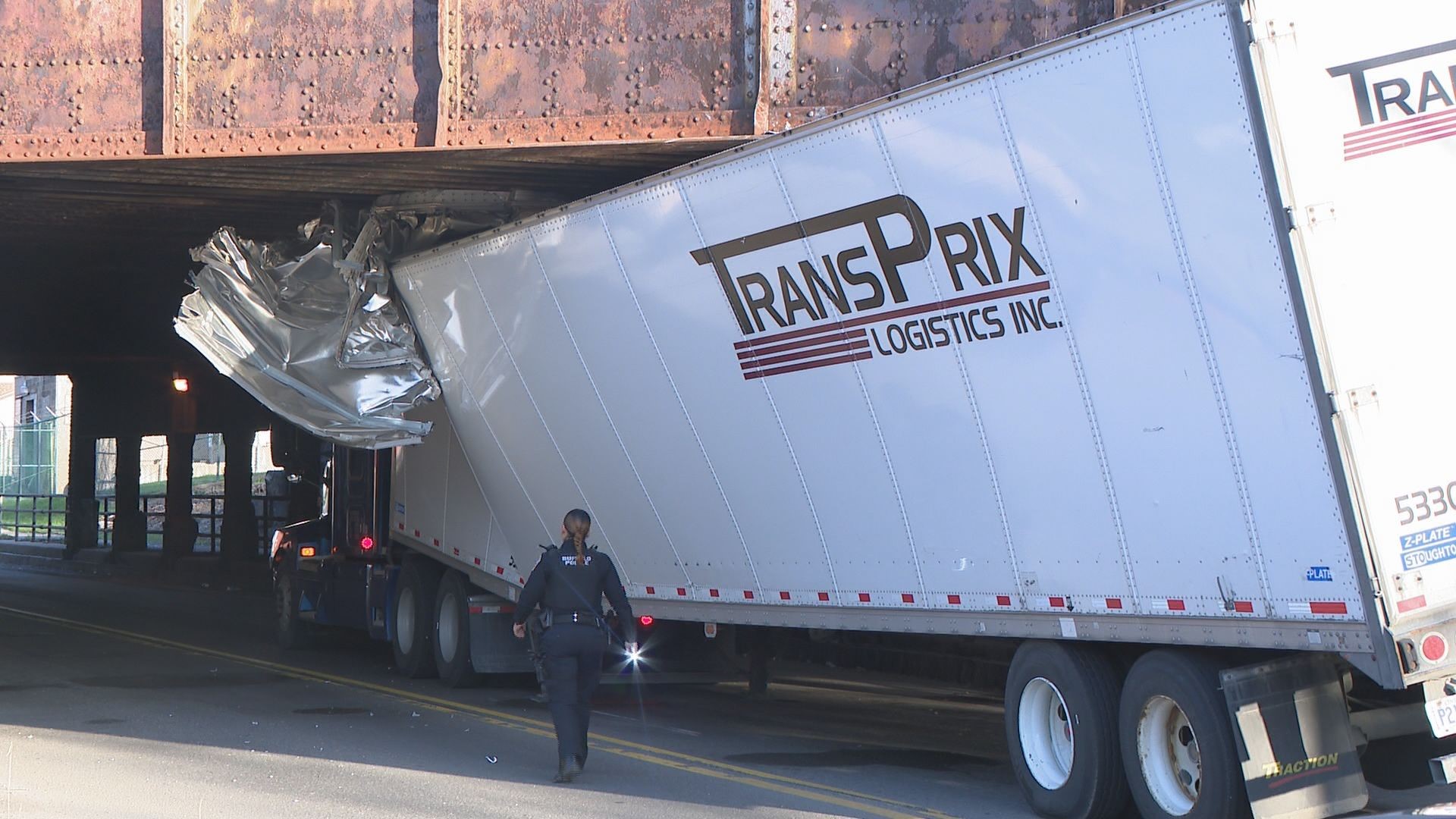 Tractor Trailer gets wedged under bridge in Buffalo | wgrz.com