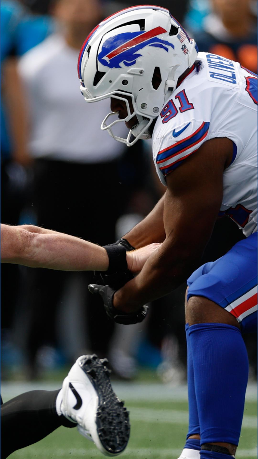 Bills DT Ed Oliver exits with biceps injury, ruled out for rest of game ...
