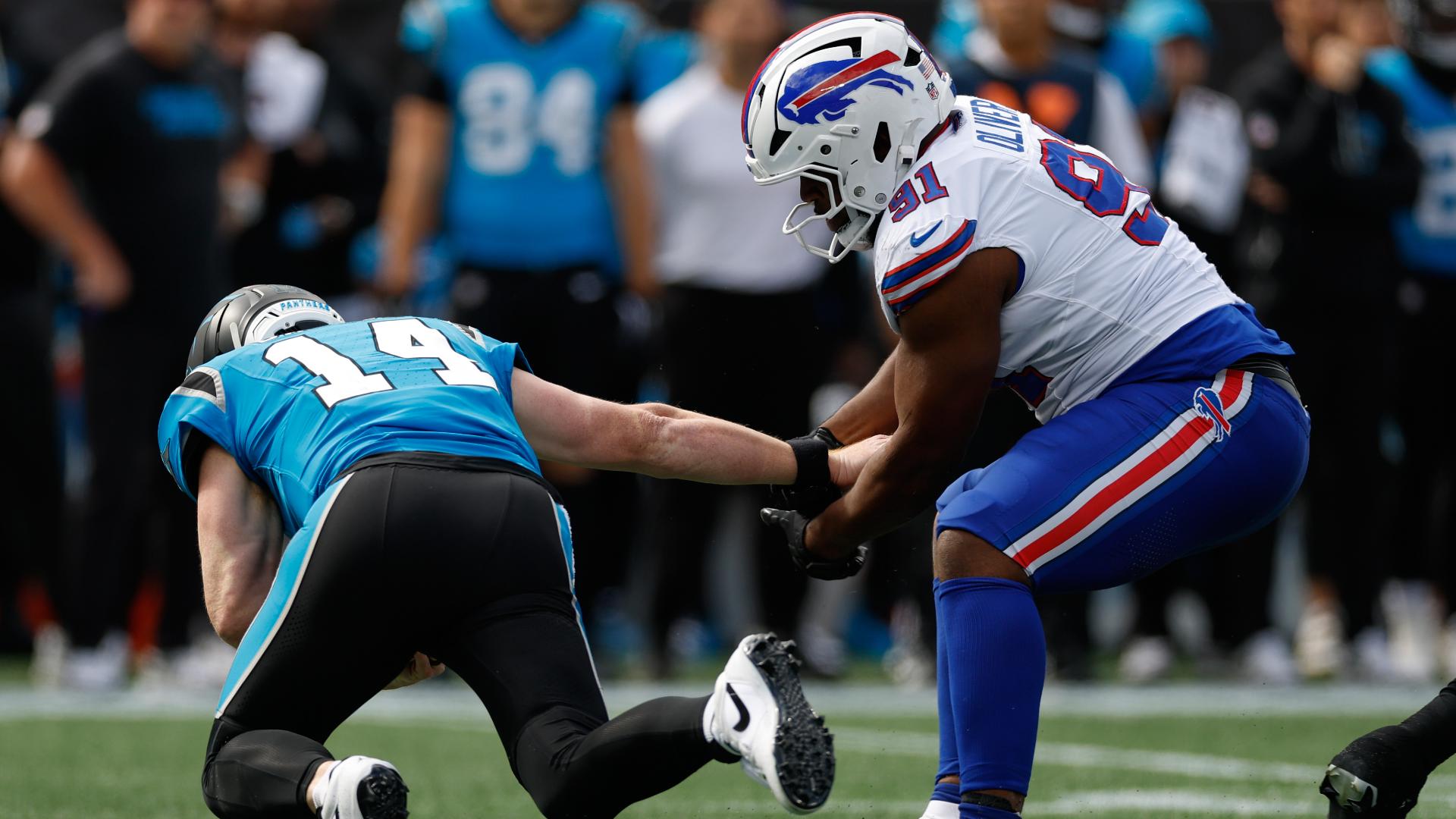 Bills DT Ed Oliver exits with biceps injury, ruled out for rest of game ...