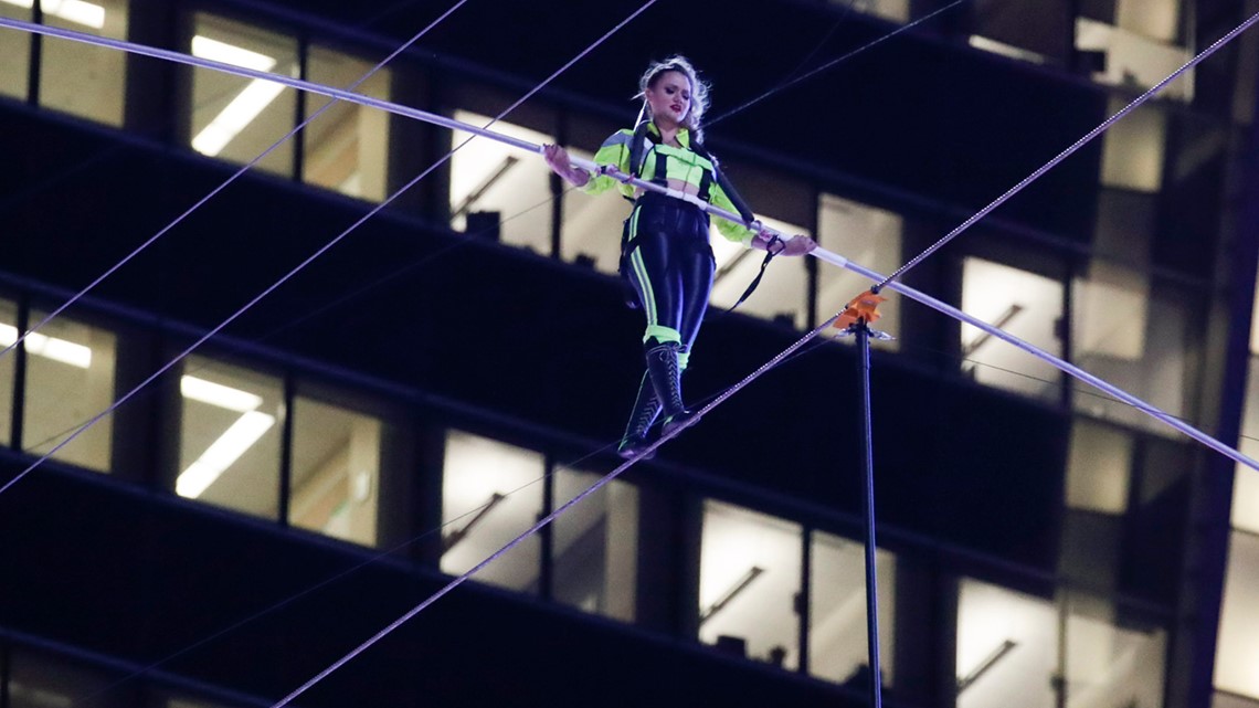 Aerialist Nik Wallenda, sister walk on a high wire above Times Square ...