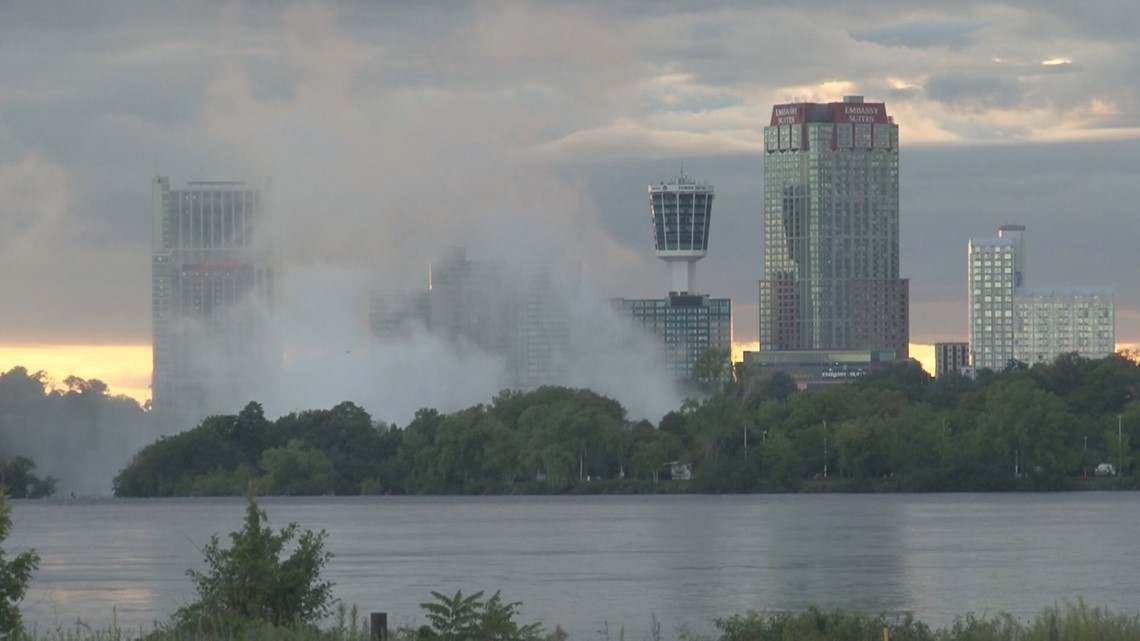Migrants crossing southern border housed in Niagara Falls, Ontario ...