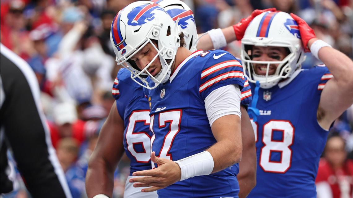 Allen wears glove on injured left hand, practices fully again | wgrz.com
