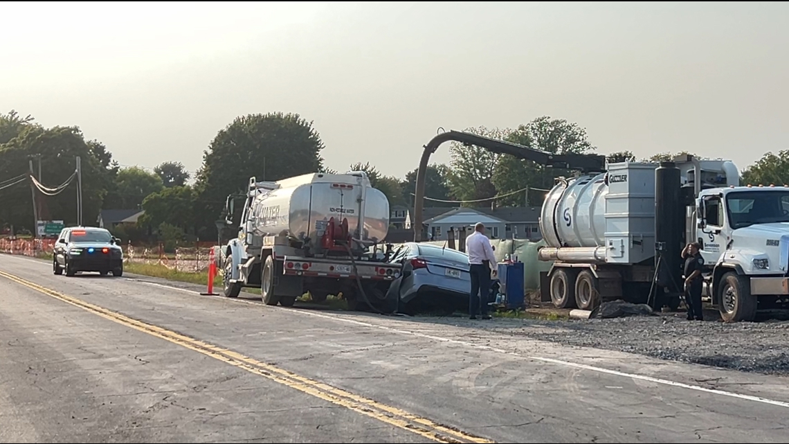 Construction workers injured in car crash in Royalton | wgrz.com